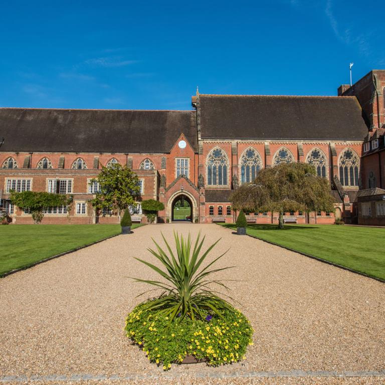 Ardingly College Campus, Sommarprogram (10-17 år) – ESL Språkkurser | ESL