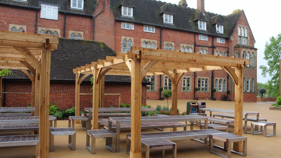 Ardingly College Campus, Sommarprogram (10-17 år) – ESL Språkkurser | ESL